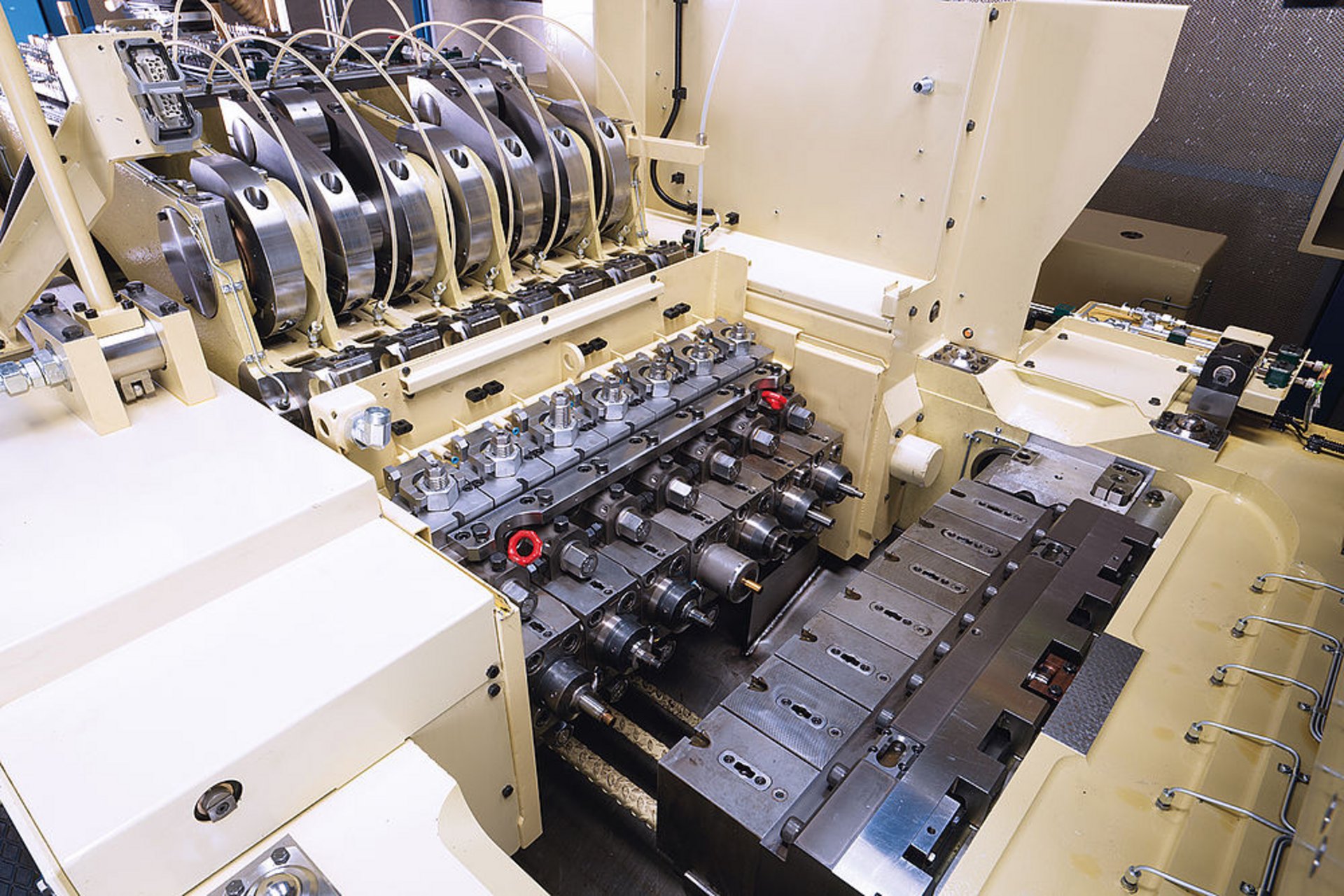 News: Hatebur COLDmatic: Fast tool changing at the press of a button